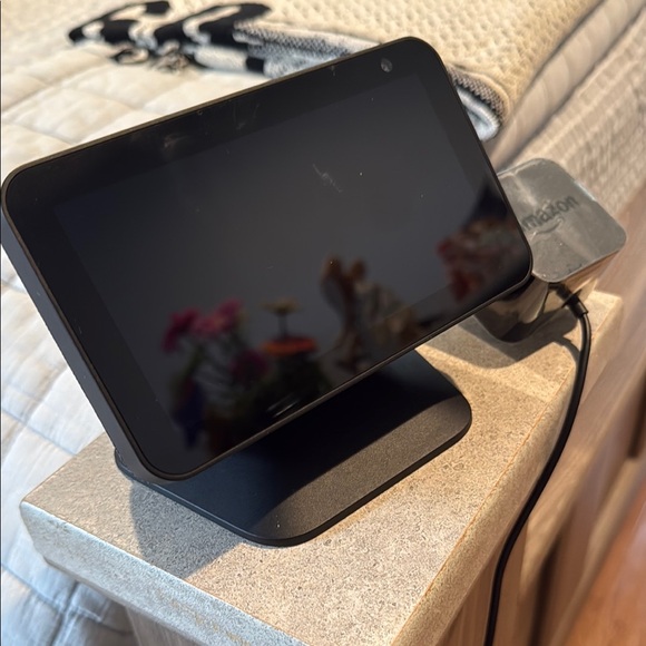 Lenovo | Tablets & Accessories | Alexa 5 Black Smart Display With ...